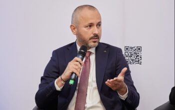 Cine este buzoianul din fruntea unei companii de stat cu salarii de top ...