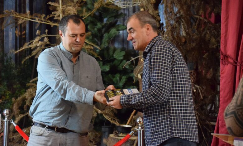 Povestea globe-trotterului Dumitru Dan continuă cu trofeul care-i ...