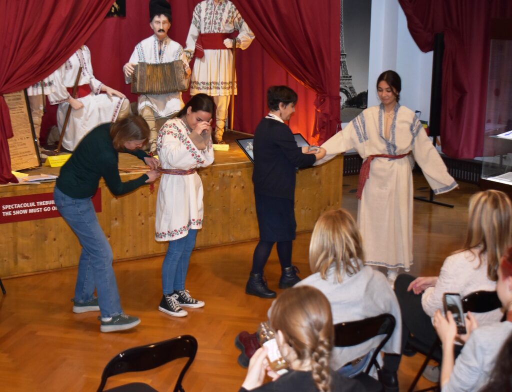 Istoria globe-trotterului Dumitru Dan, povestită elevilor la un seminar ...