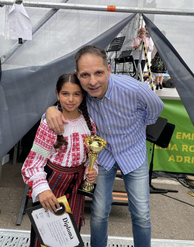 Dan Negru s-a fotografiat cu câștigătoarea Festivalului „Benone ...
