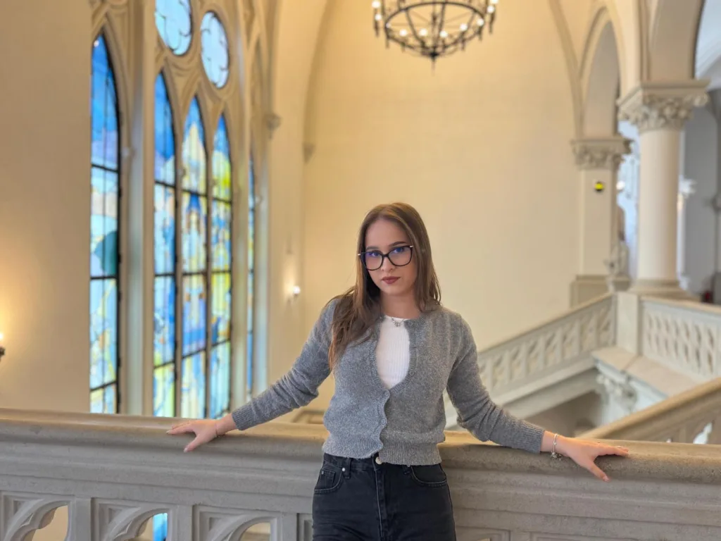 FOTO / Anamaria Ștefania Moraru, rădăcini în Geoparc, vis spre ...