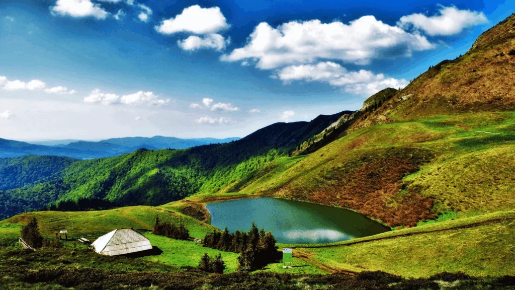 Lacul Vulturilor, în Top 5 destinații spectaculoase din România ...